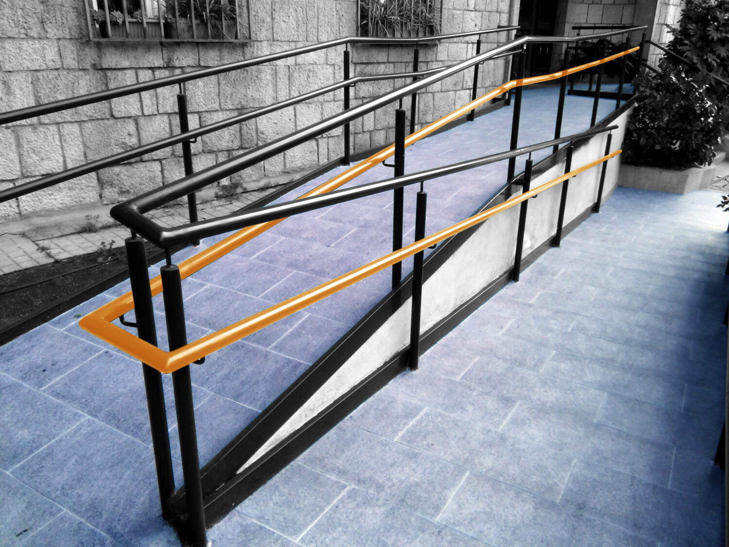 Necesito instalar una rampa para discapacitados. ¿Se puede negar la ...